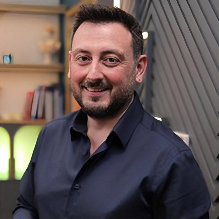 الدكتور قادر يوجيباس: جراح أذن أنف حنجرة | السيرة الذاتية، الصور ...