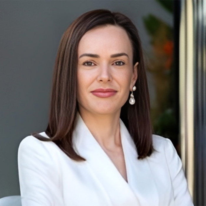 Dr. Isil Bulur: Dermatologist | CV, Photos, Reviews & More