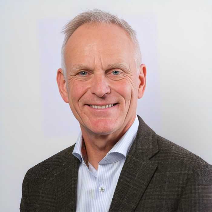 Dr. Adrian Richards: Plastic Surgeon | CV, Photos, Reviews & More